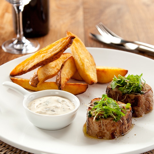 Filet Mignon Suíno com Batata Rústica e Béarnaise de Maionese ...